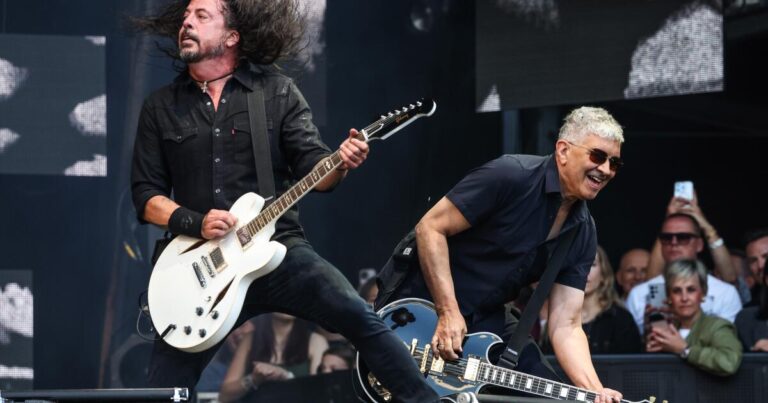Foo Fighters commemorate 30 years since band's first album release