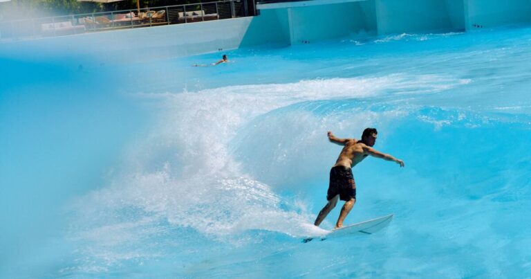 Big wave machine rolling to El Segundo by the sea.