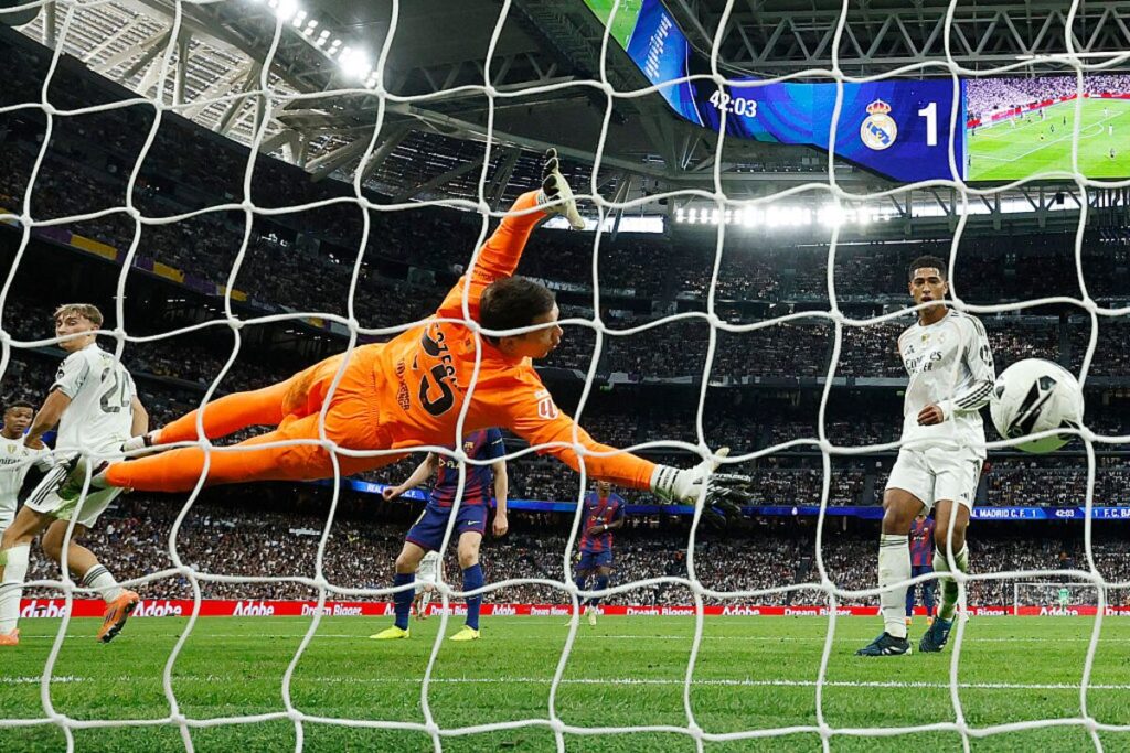 Telefónica and DAZN secure Spanish football TV rights until 2032