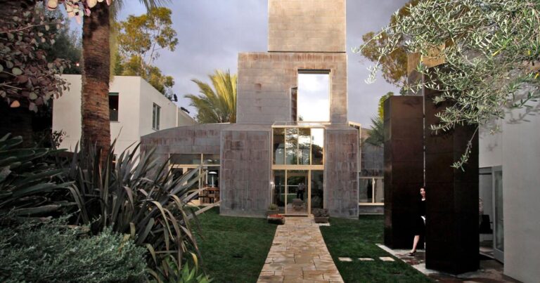 Explore 11 Fascinating Frank Gehry Buildings in Los Angeles